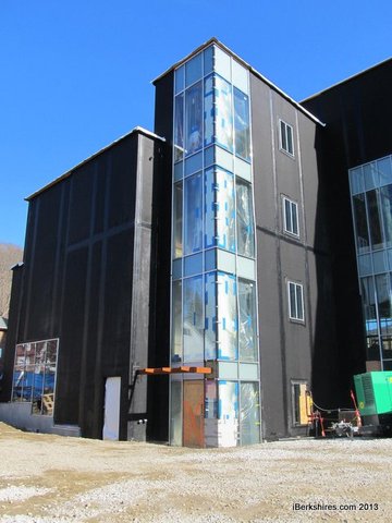 Congressman Neal Tours MCLA Science Center / iBerkshires.com - The ...