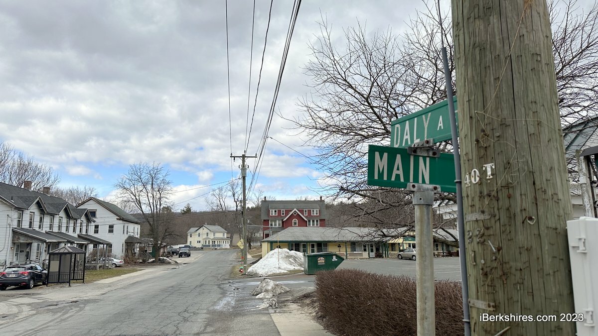 Dalton Board: No Parking Signs on Daly Ave / iBerkshires.com - The ...